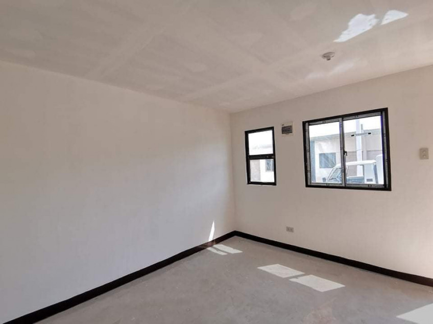 ELENA ROWHOUSE - INNER UNTI AT EMPRESA HOMES MARIVELES, BATAAN