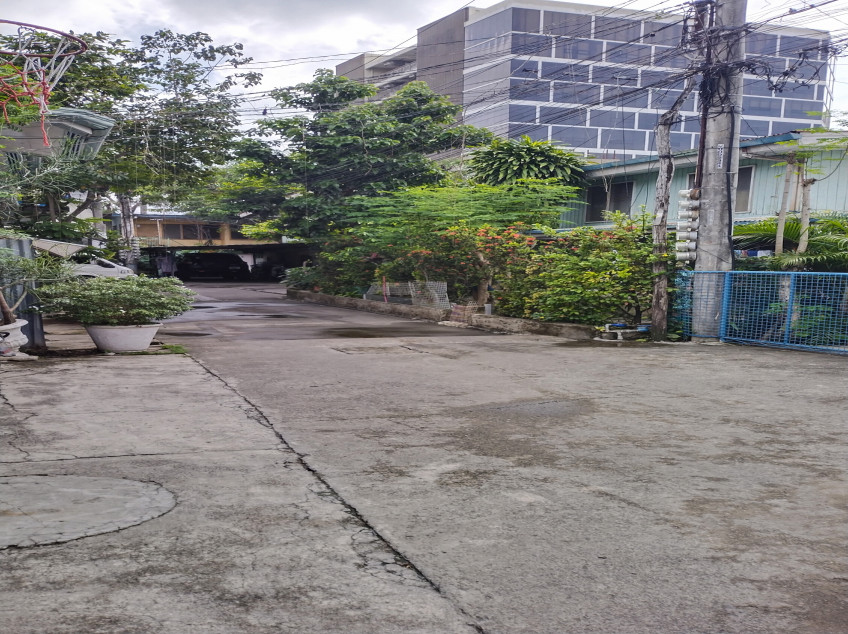 Titled lot residential/commercial