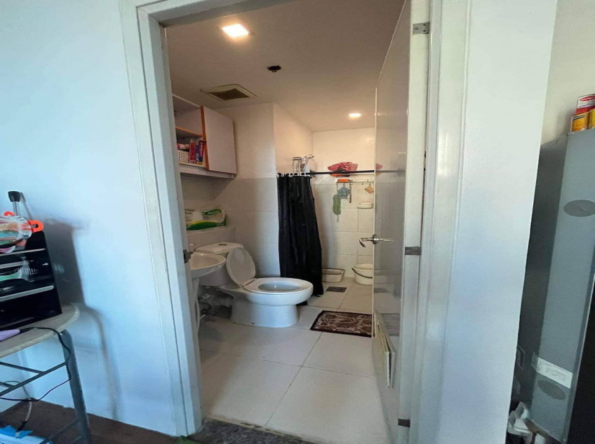 Condo Unit At Linear Tower Makati