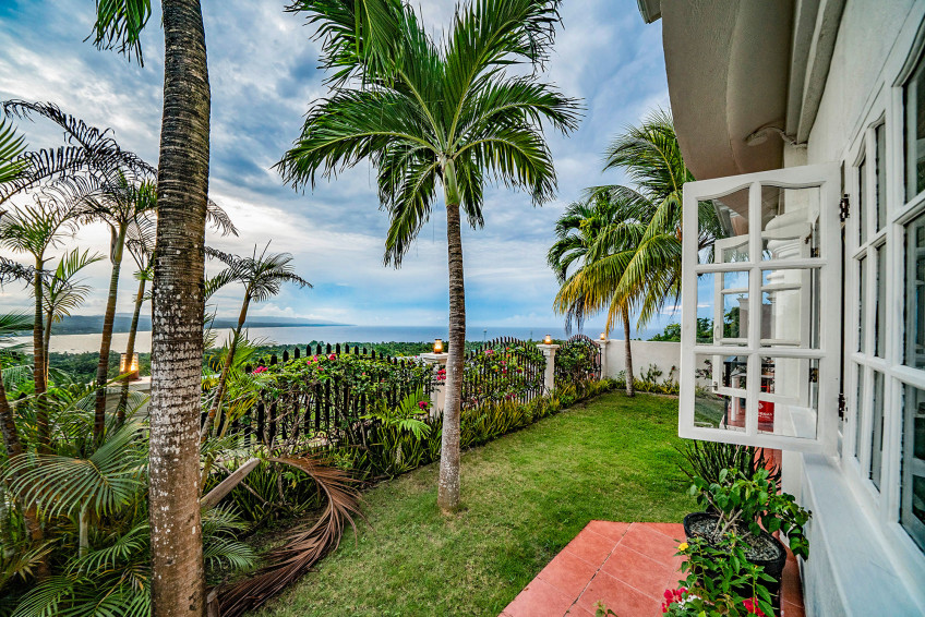 Overlooking Mini-Mansion with Pool ,Mayacabac, Dauis, Bohol.