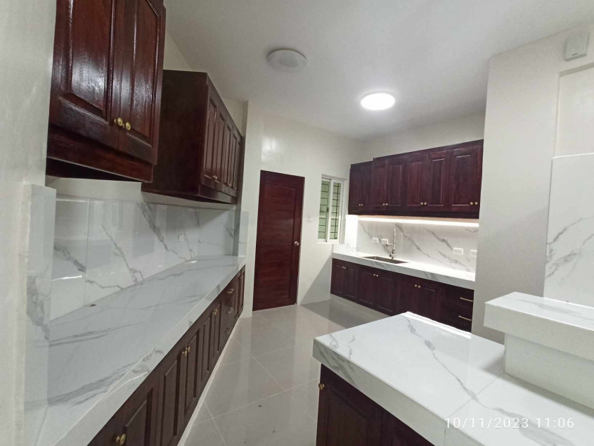 6 Bedroom - RFO House and Lot in Valley View Executive Village Cainta