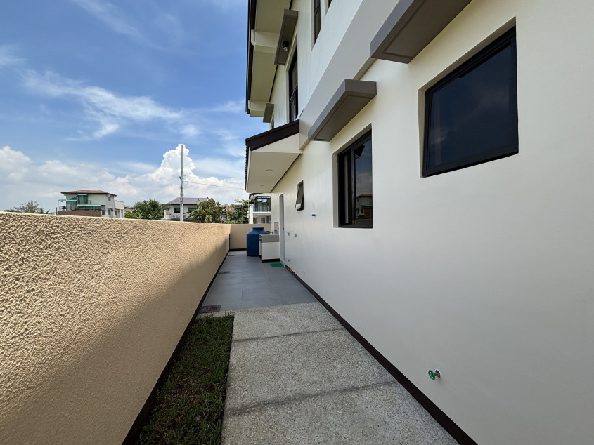 Brand New 5 Bedroom Single Attached House With Balcony In Imus, Cavite