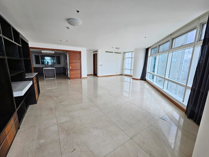 Condominium For Sale In Two Roxas Triangle