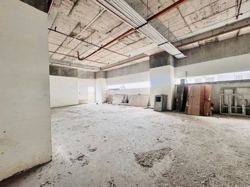 For Rent / Lease: Bare Commercial Space in EDSA, Diliman, QC
